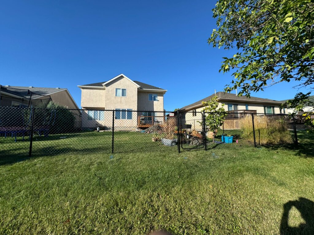 Residential Fences in Winnipeg | Wallace + Wallace